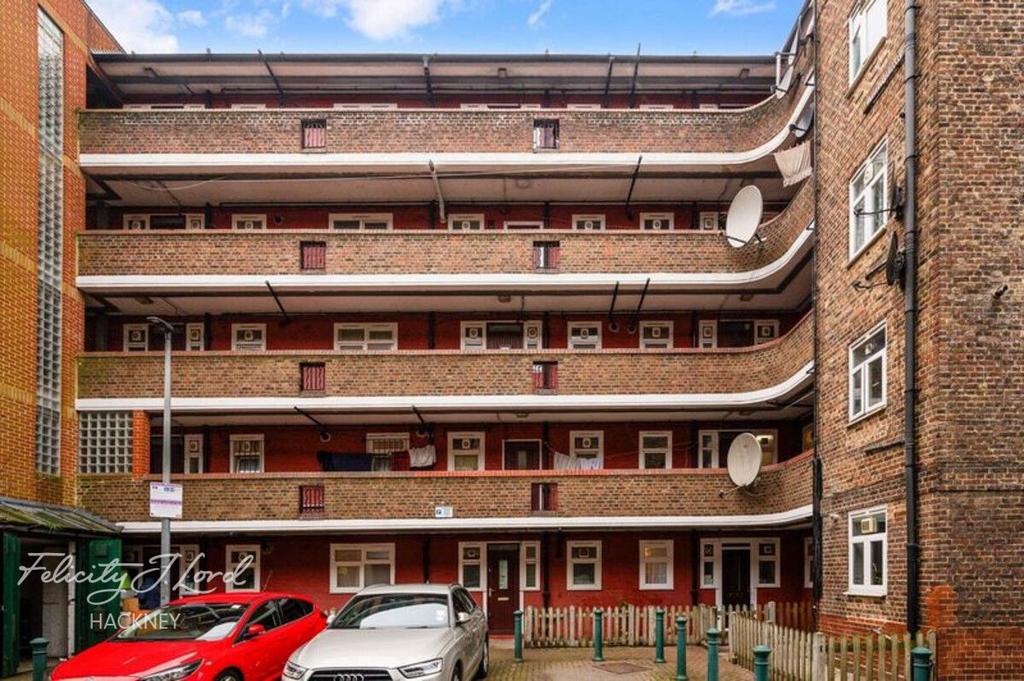 Kingsmead House, Hackney, E9 2 bed flat - £300,000
