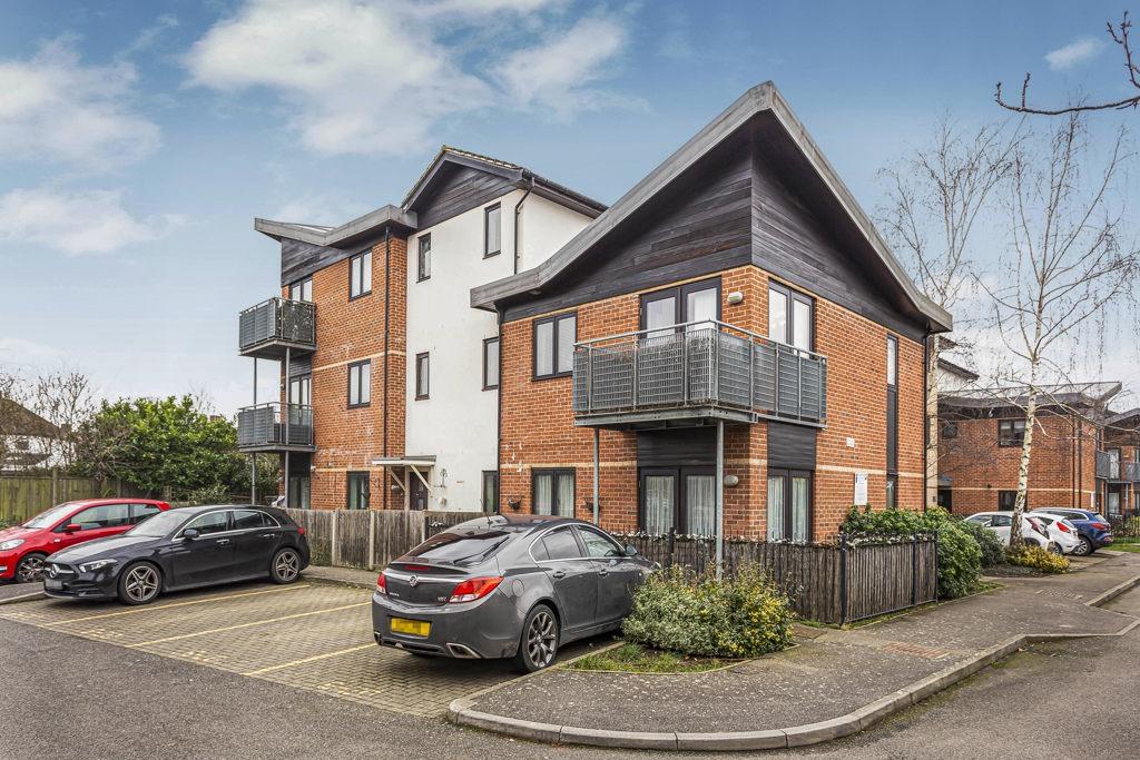Vanquish Close, Twickenham, TW2 2 bed apartment - £325,000