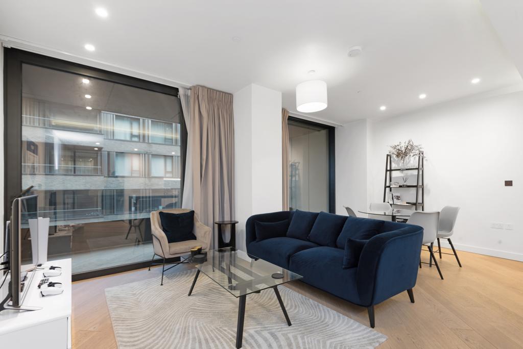 101 Wood Lane, London W12 2 bed flat - £3,500 pcm (£808 pw)