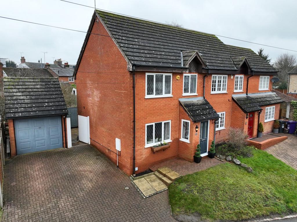 New Town, Codicote, Hitchin, SG4 2 bed semi-detached house for sale - £ ...