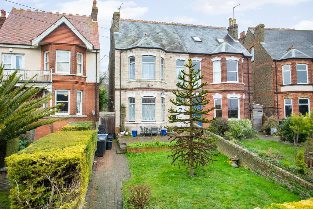 Approach Road, Margate, CT9 6 bed semi-detached house for sale - £600,000