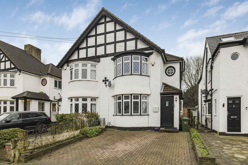 Hayes Wood Avenue, Bromley, BR2 3 bed semi-detached house - £700,000