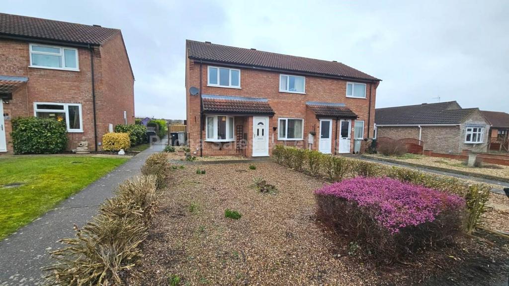 Holly Close, Horncastle 2 bed end of terrace house - £800 pcm (£185 pw)