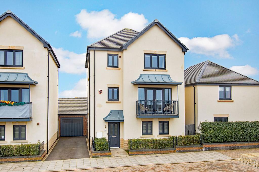Park View, Corby NN17 4 bed detached house - £360,000