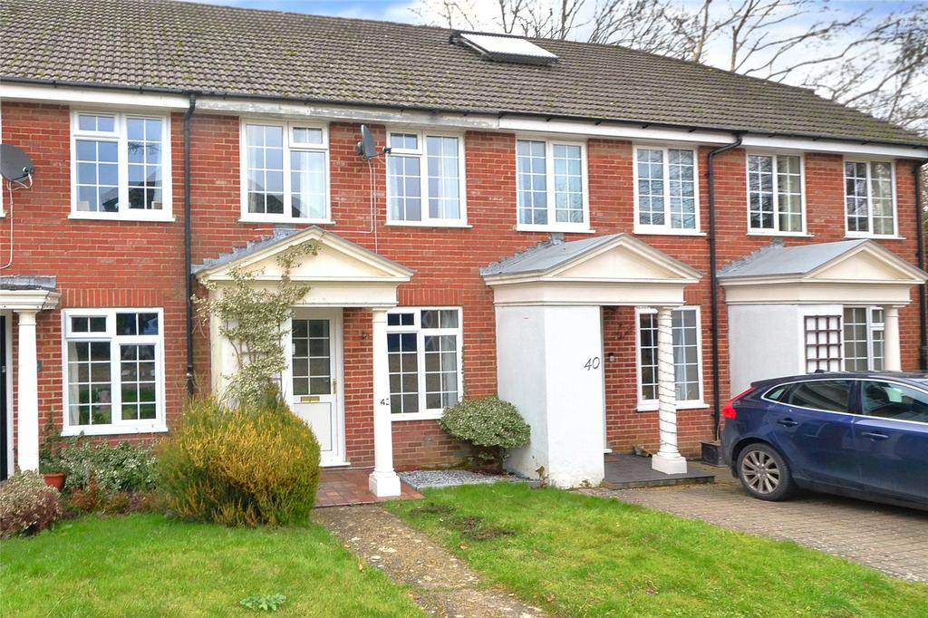 East Grinstead, West Sussex, RH19 2 bed terraced house for sale - £335,000