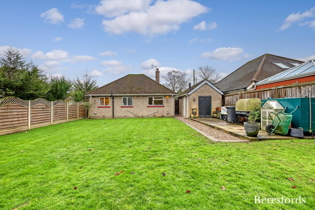 Ship Road, West Hanningfield, CM2 3 bed bungalow for sale - £650,000
