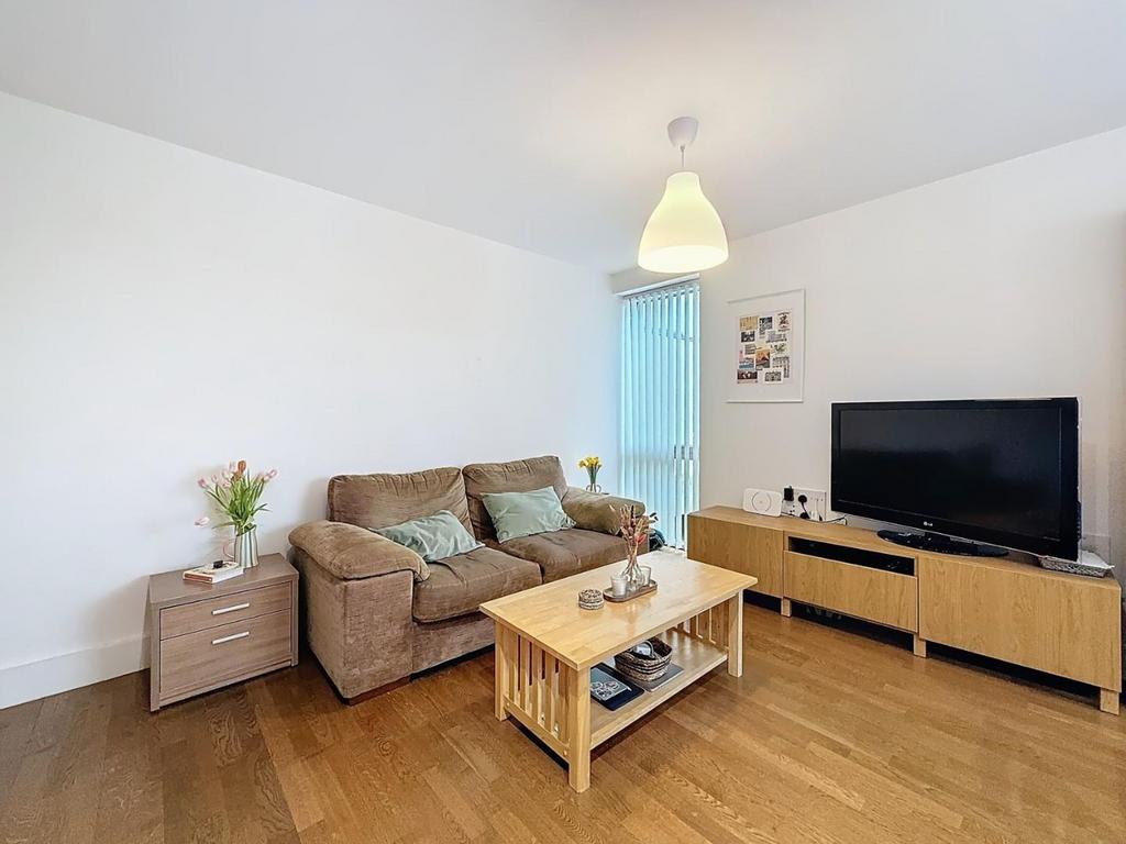 Falcon Drive, Cardiff, CF10 1 bed apartment for sale - £115,000