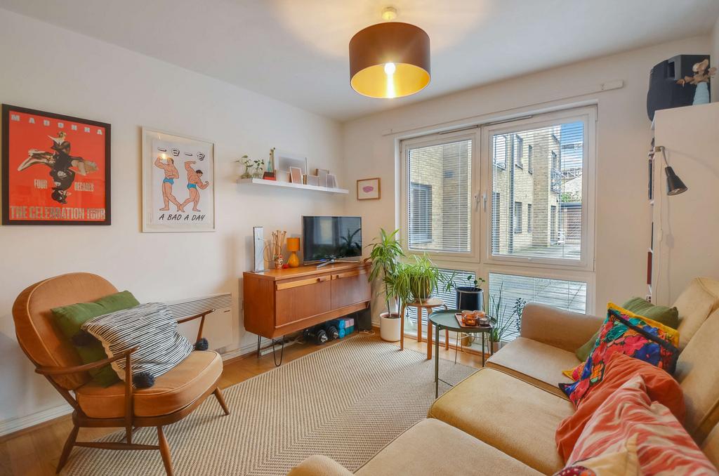 at 37 Effra Parade, London, London SW2 1 bed apartment - £345,000