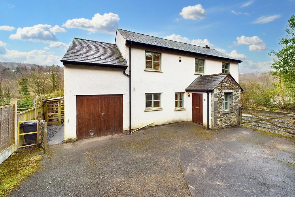 2 Forresters Walk, Backbarrow 4 bed property - £1,650 pcm (£381 pw)