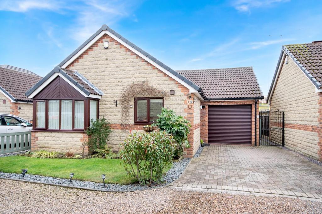 Galway Mews, Harworth, Doncaster 2 bed detached bungalow - £220,000