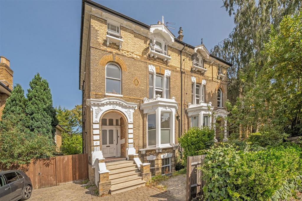 Hampton Road, Teddington TW11 2 bed flat - £1,595 pcm (£368 pw)