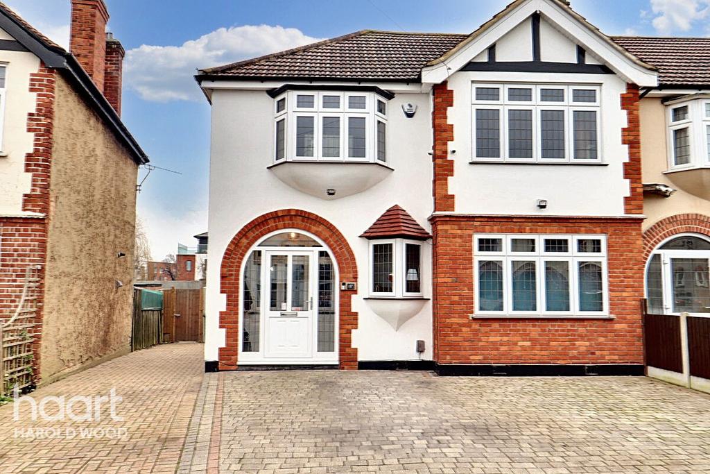 The Drive, Romford 3 bed end of terrace house for sale - £650,000