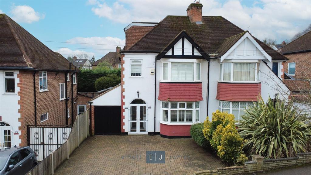 Harwater Drive, Loughton IG10 4 bed semi-detached house for sale - £ ...