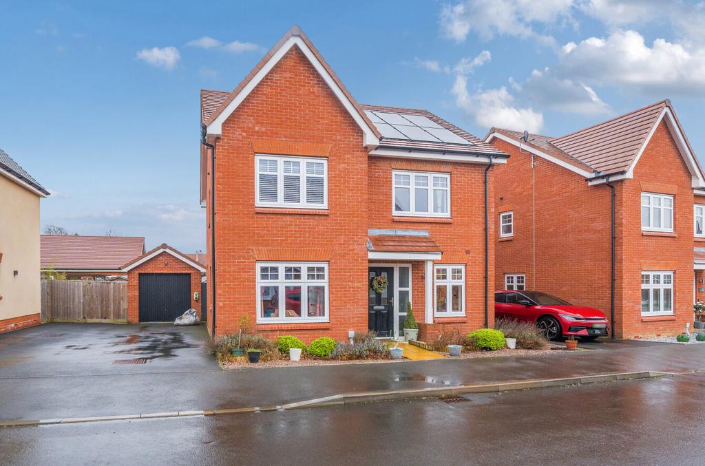 Pear Tree Way, Drakes Broughton... 3 bed detached house for sale - £311,250