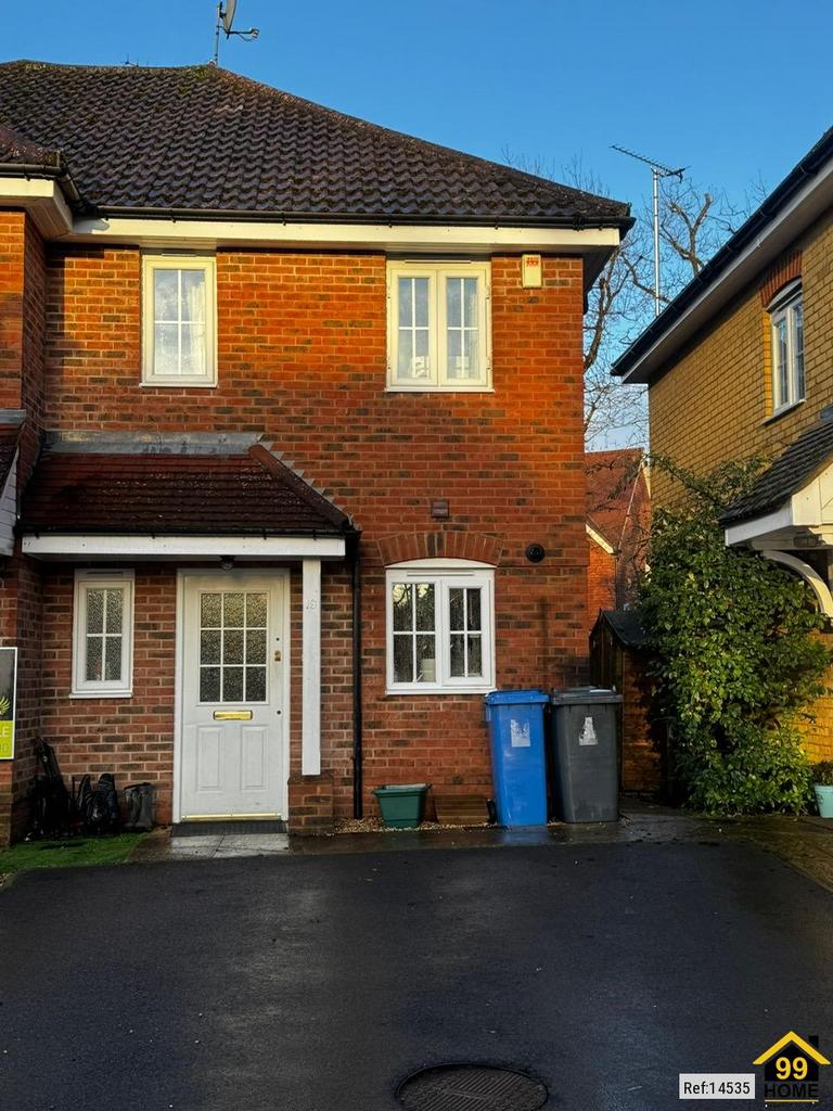 Kings Glade, Yateley, Hants, GU46 2 bed semi-detached house - £1,500 ...