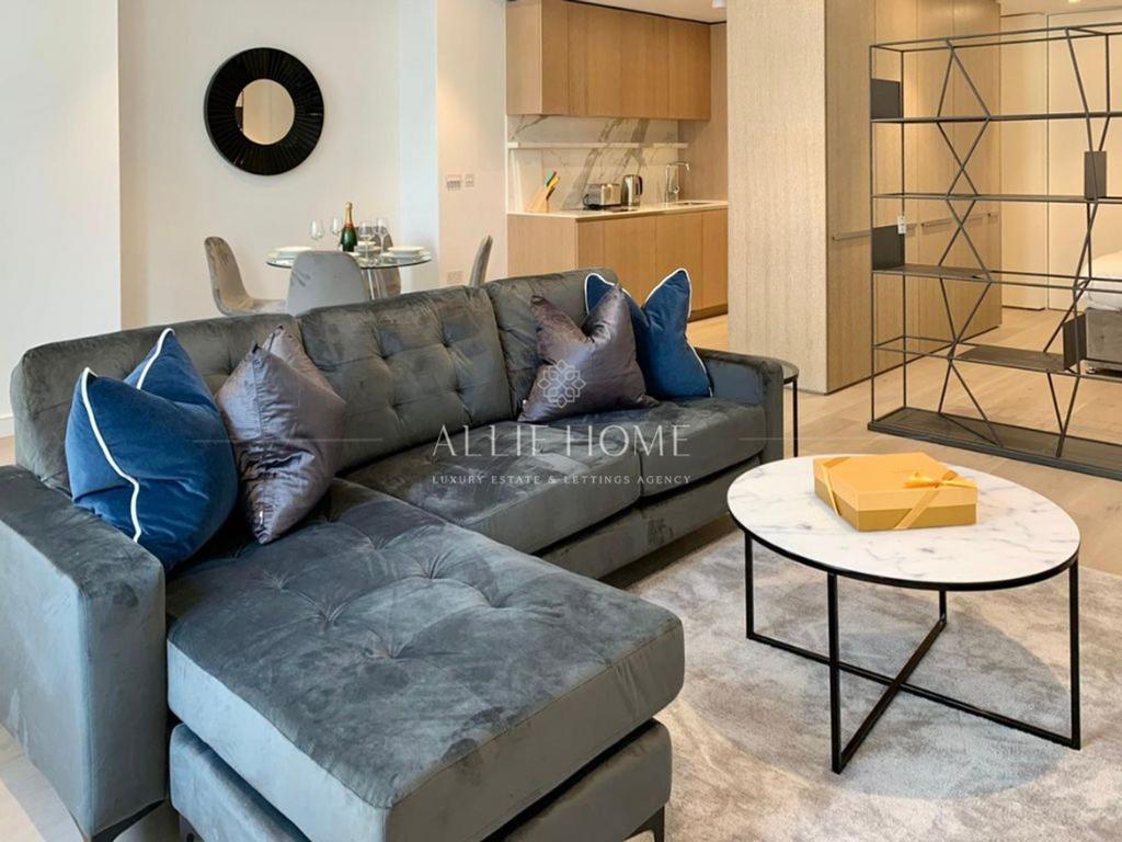Canary Wharf, London E14 Studio for sale - £670,000