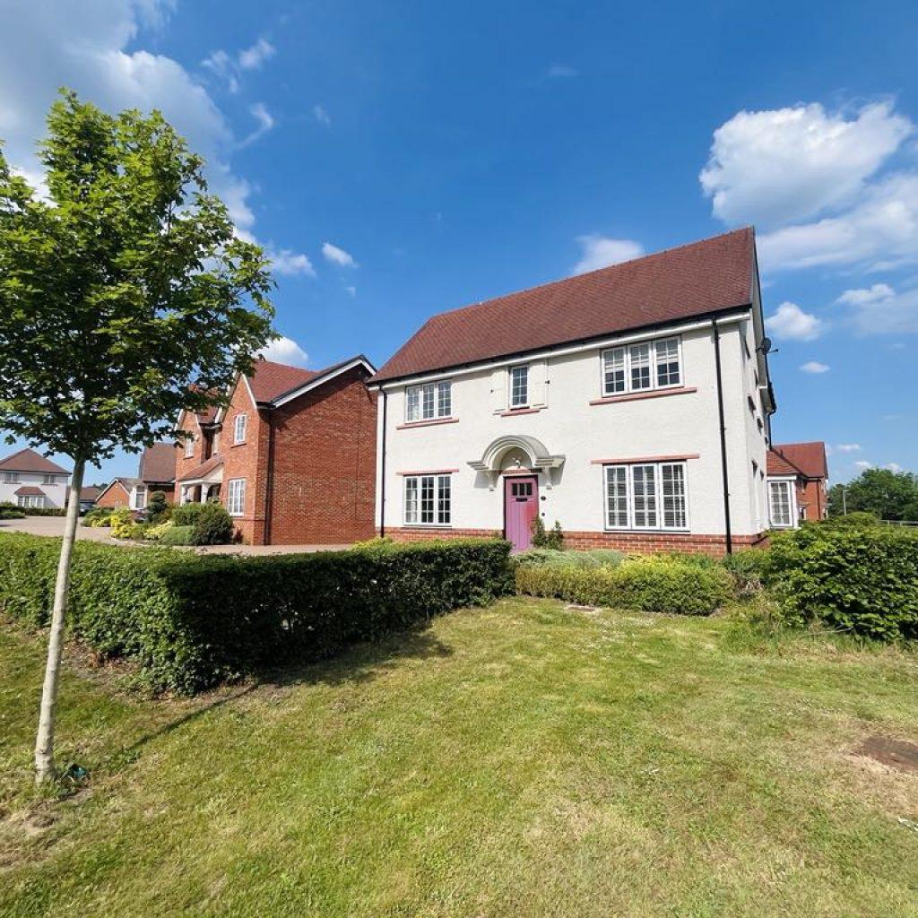 SOWERBY STREET, THATCHAM RG18 4 bed detached house - £699,950