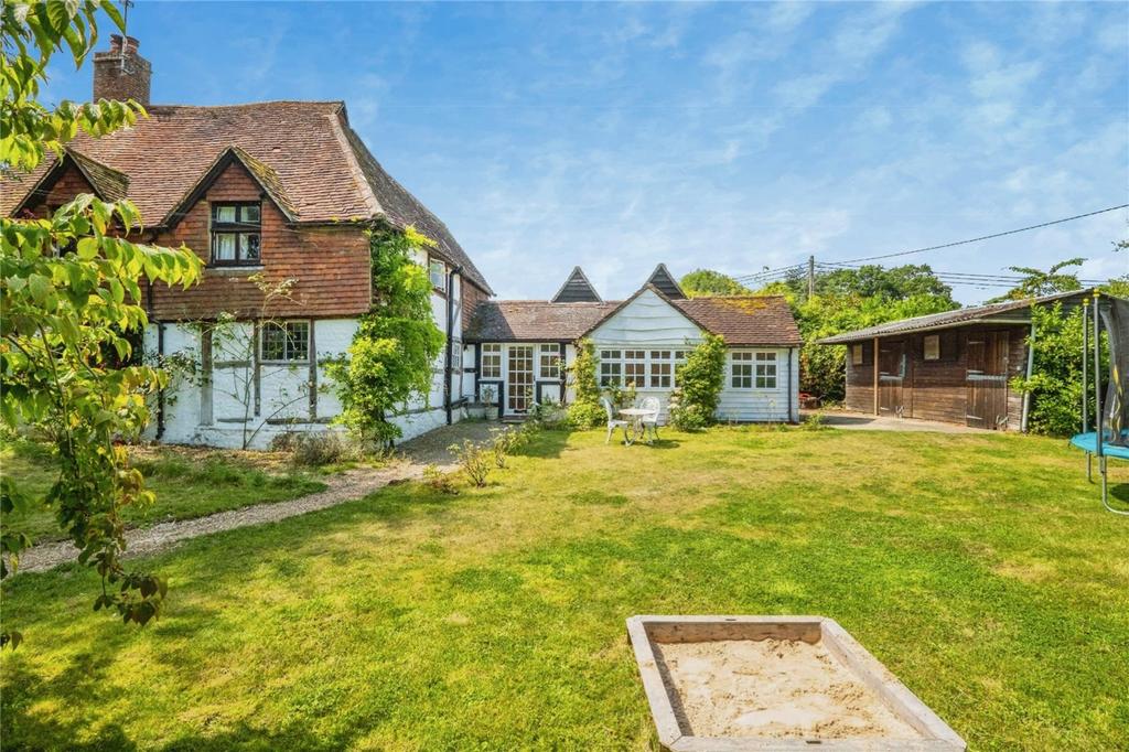 Midhurst, West Sussex, GU29 3 bed detached house to rent - £8,000 pcm ...
