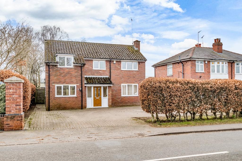 Belbroughton Road, Blakedown... 3 bed detached house - £1,400 pcm (£323 pw)
