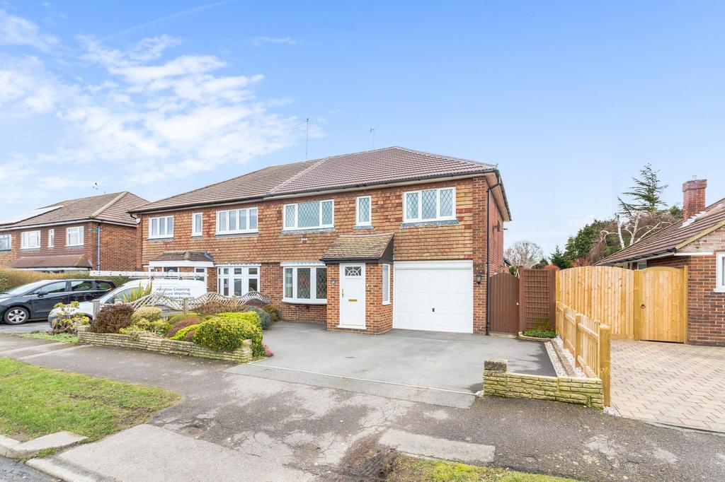 Wolverton Gardens, Horley RH6 4 bed semi-detached house - £625,000
