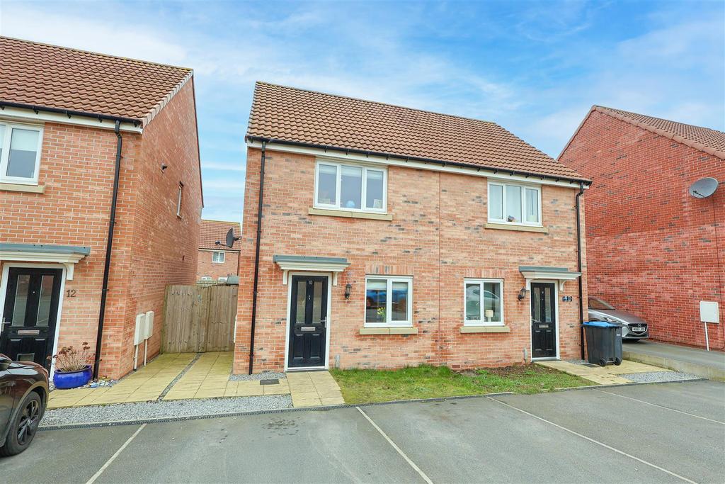 Primrose Drive, Sowerby, Thirsk 2 bed semi-detached house - £190,000