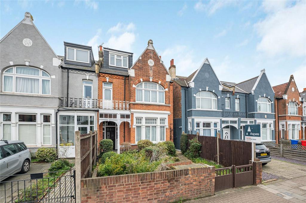 Mitcham Lane, Furzedown, SW16 6 bed semi-detached house - £850,000