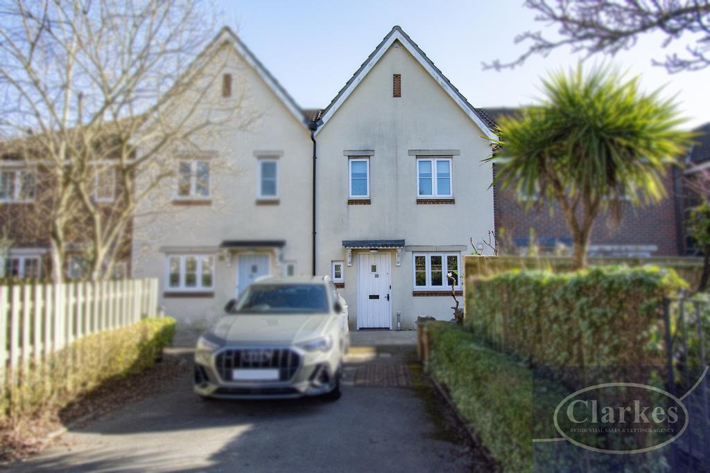 MODERN HOUSE Cracklewood Close, Ferndown 2 bed house for sale - £339,000