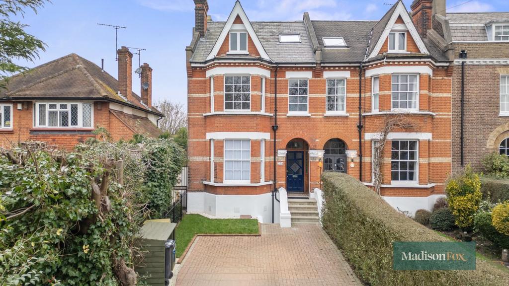 High Road, Woodford Green IG8 4 bed semi-detached house for sale - £950,000
