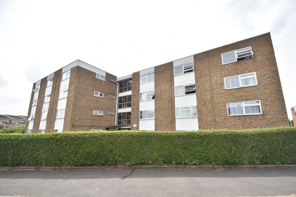 Dellfield Court, Handcross Road... 1 bed apartment - £875 pcm (£202 pw)