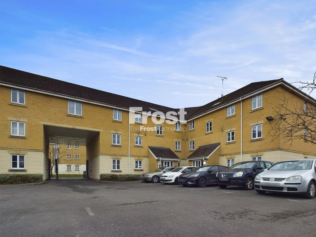 Scholars Walk, Langley, Slough... 2 bed apartment - £1,600 pcm (£369 pw)