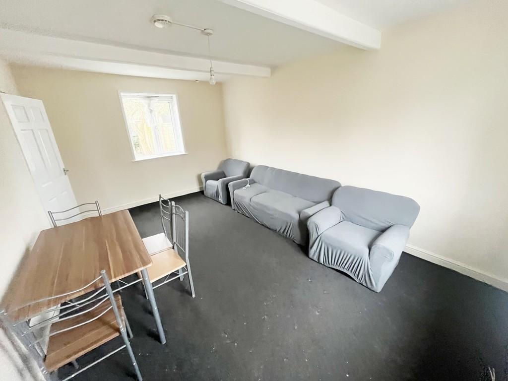 Elliman Avenue, Slough 2 bed terraced house - £1,595 pcm (£368 pw)