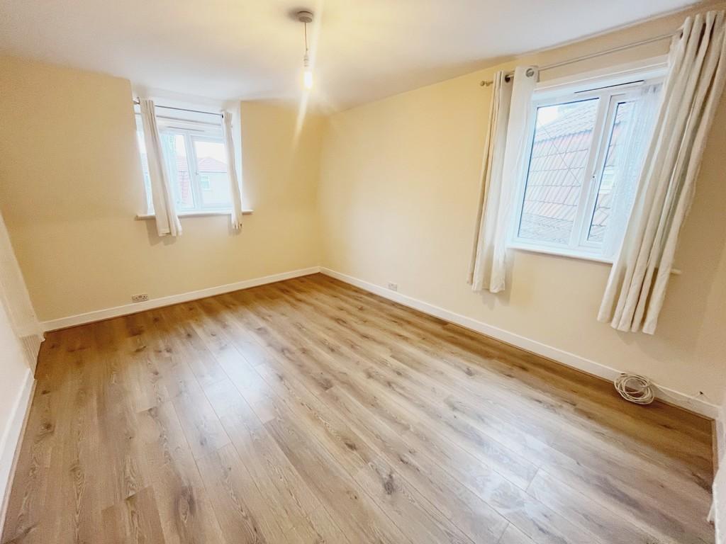 Elliman Avenue, Slough 2 bed terraced house - £1,695 pcm (£391 pw)
