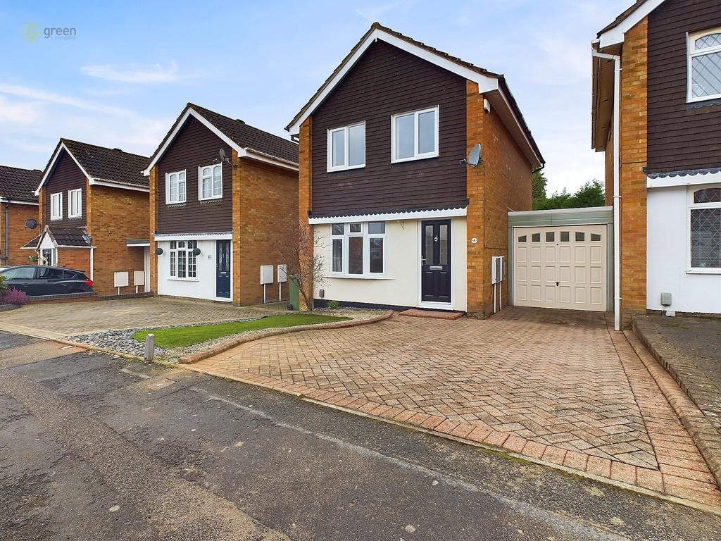 Parkfield Close, Tamworth B77 3 bed link detached house - £250,000