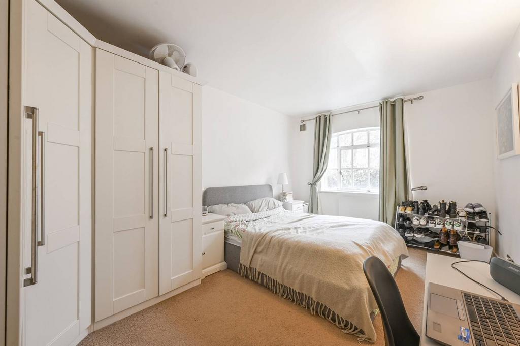 Wapping High Street, Wapping, London... 1 bed flat - £2,000 pcm (£462 pw)