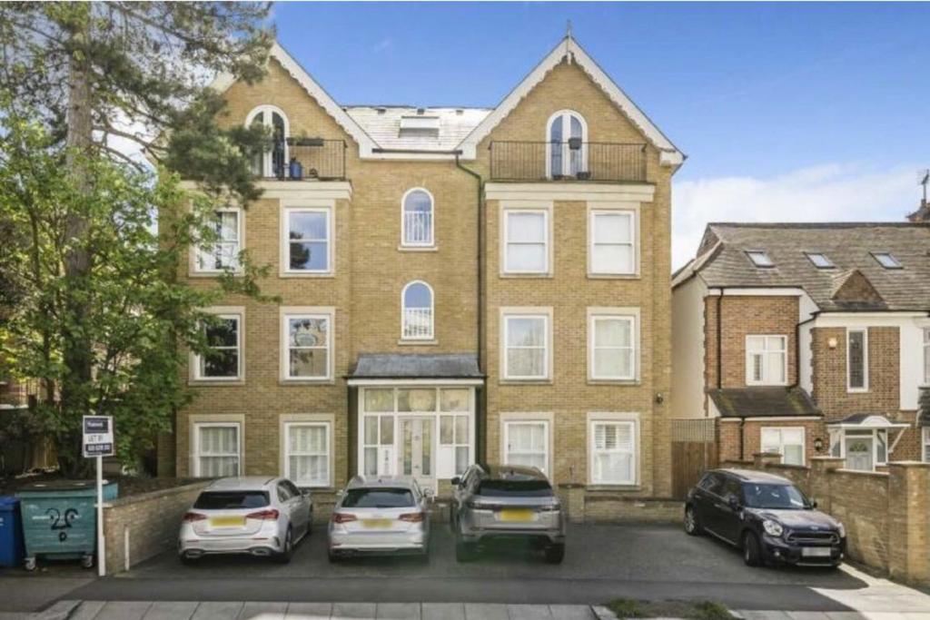 Upland Road, London SE22 2 bed flat to rent - £2,350 pcm (£542 pw)