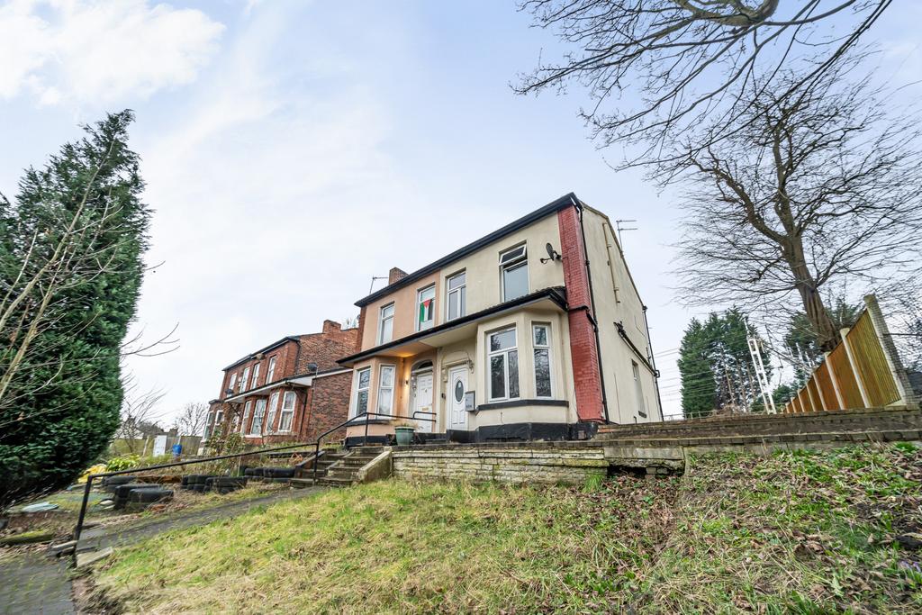 Stockport Road, Manchester, M12 5 bed semi-detached house to rent - £ ...