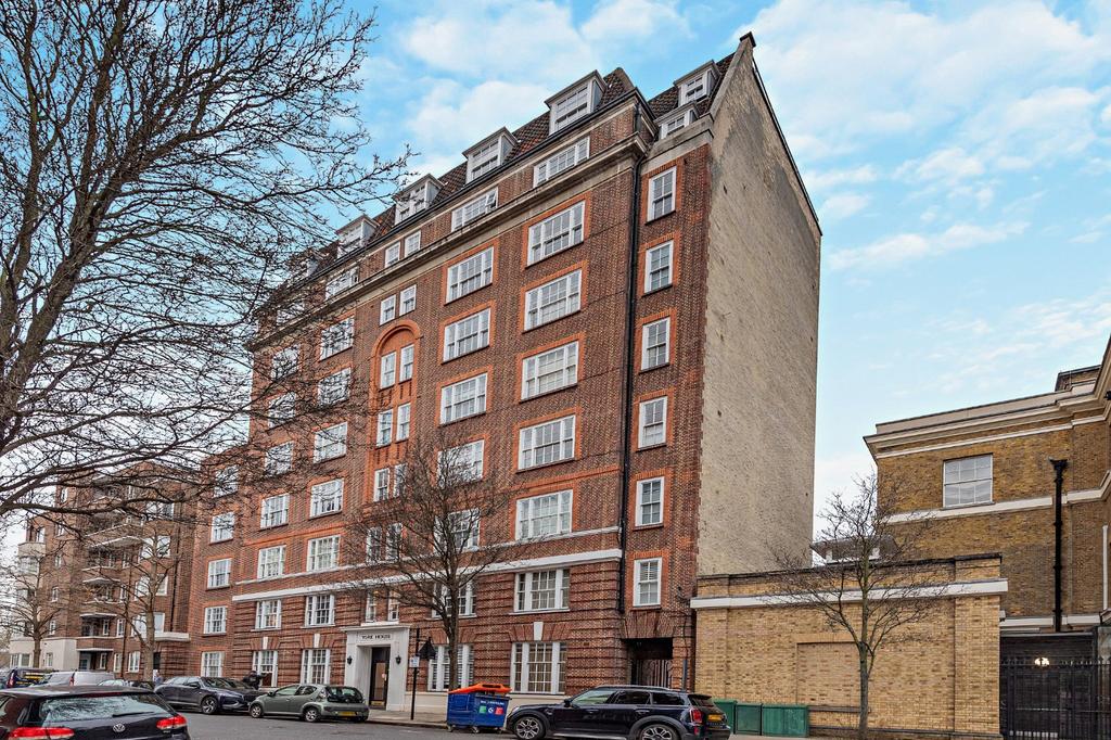 York House, London SW3 2 bed flat for sale - £925,000