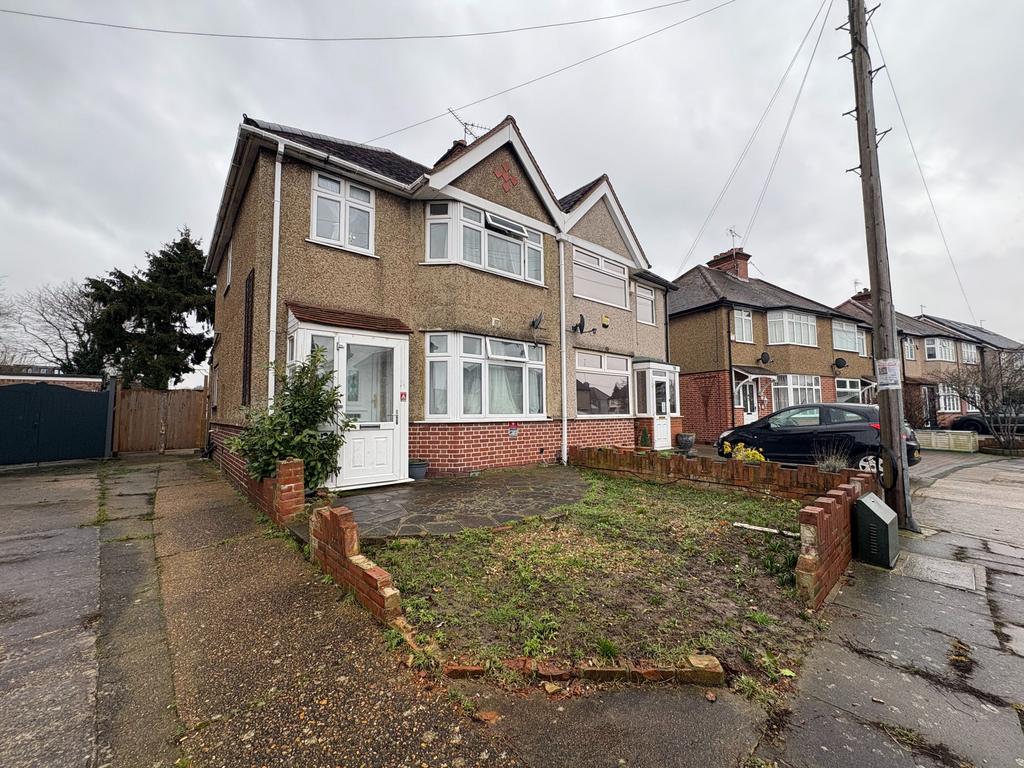 Dellfield Crescent, Uxbridge 5 bed semi-detached house for sale - £550,000