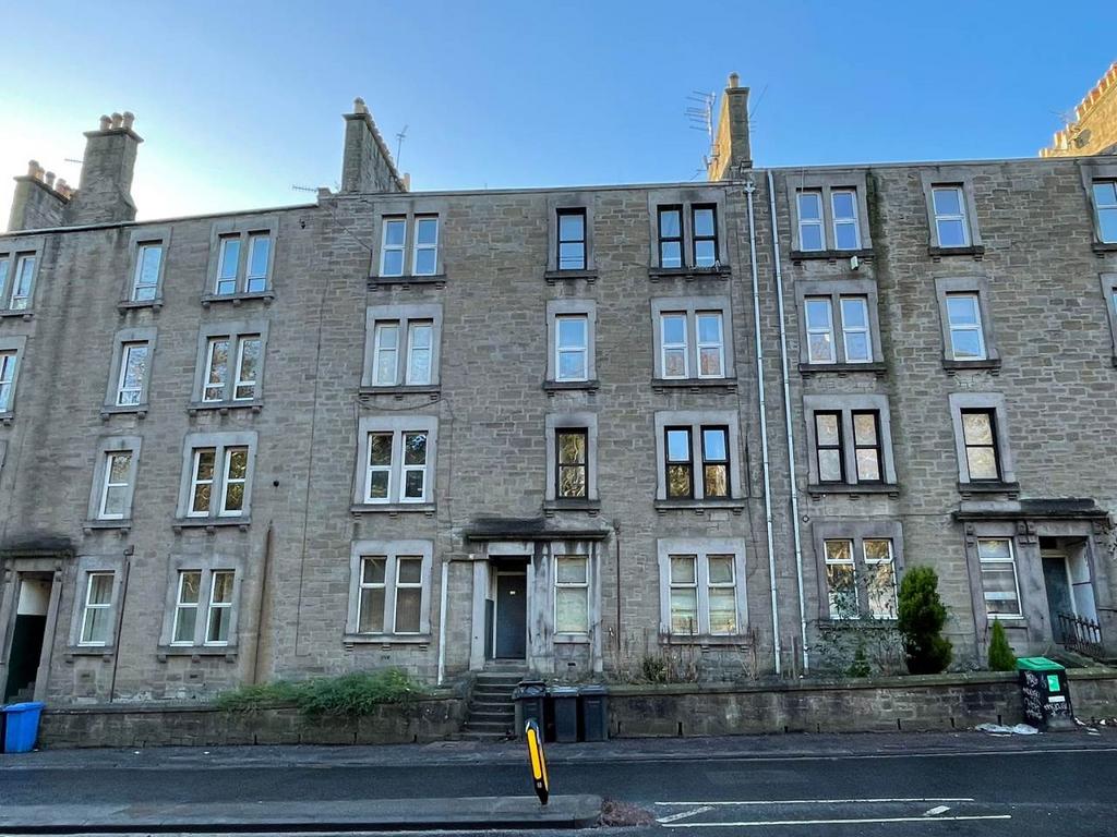 3/1, 168 Lochee Road, Dundee, 2 bed flat - £750 pcm (£173 pw)