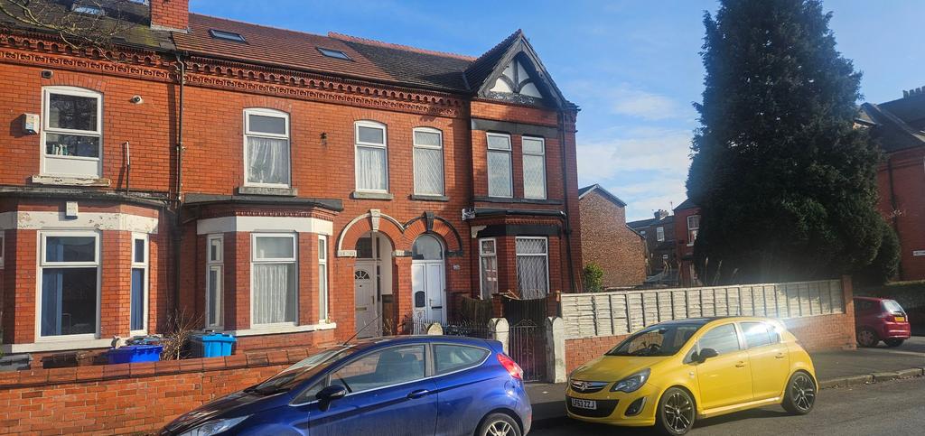 Manchester M13 1 bed in a house share to rent - £700 pcm (£162 pw)