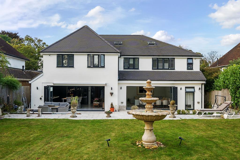 The Downsway, Surrey SM2 7 bed detached house for sale - £1,850,000