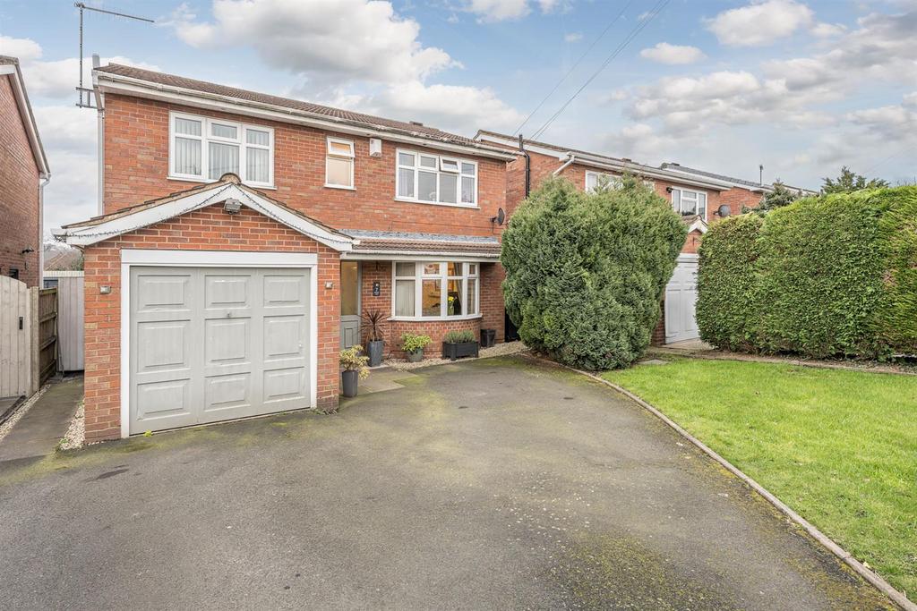 Brindley Close, Stourbridge, DY8 4XY 4 bed detached house - £380,000
