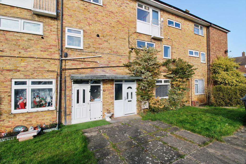Harlow CM18 2 bed maisonette - £1,400 pcm (£323 pw)