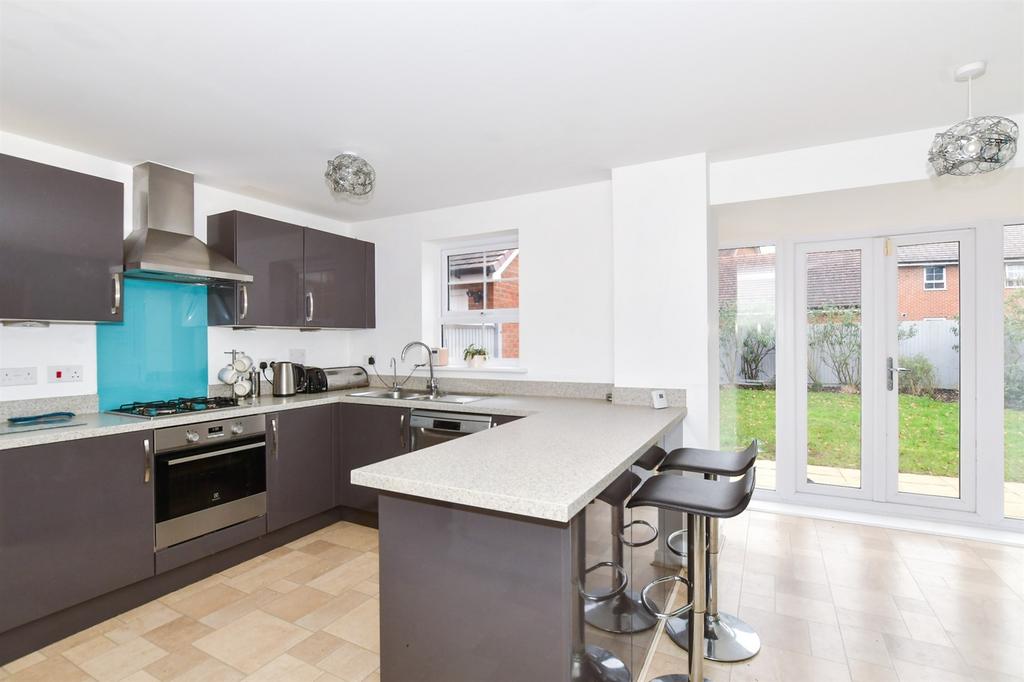 Rosebay Gardens, Maidstone ME16 4 bed detached house - £396,000