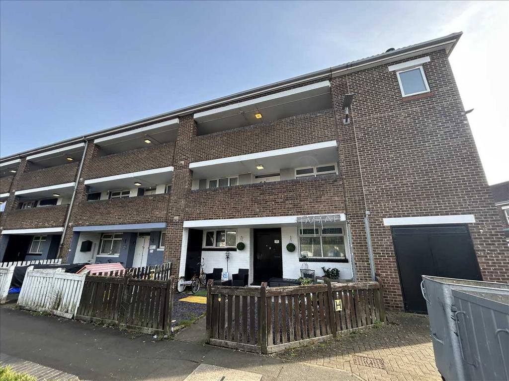 Sandy Drive, Bedfont 2 bed apartment - £249,950