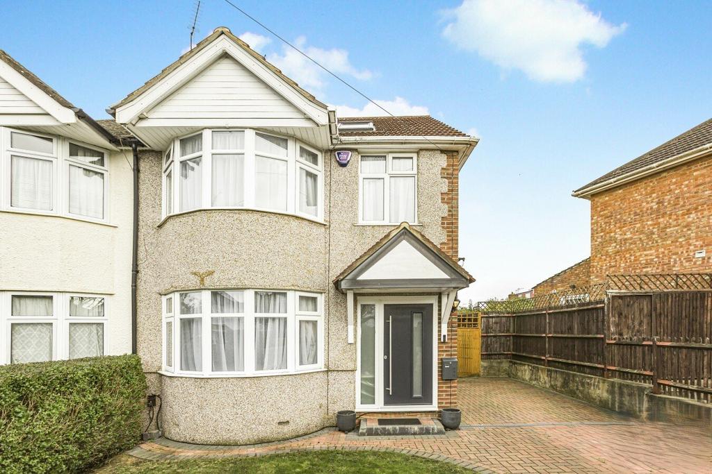 Suffolk Road, Potters Bar, EN6 4 bed semi-detached house - £715,000