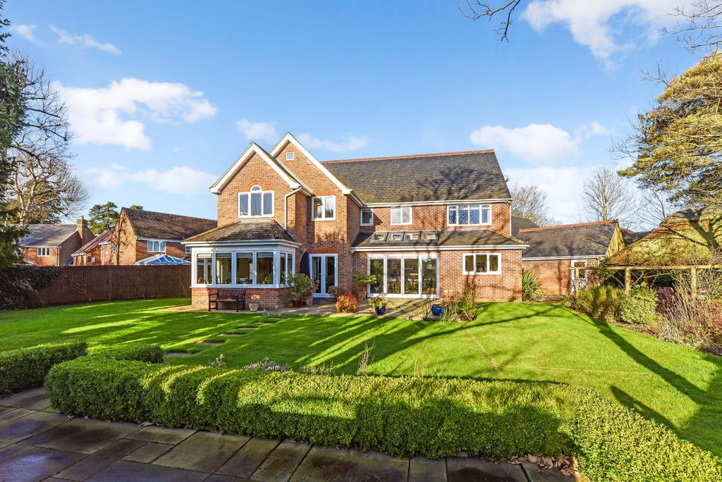 THE CEDARS, FAREHAM 5 bed detached house - £1,000,000