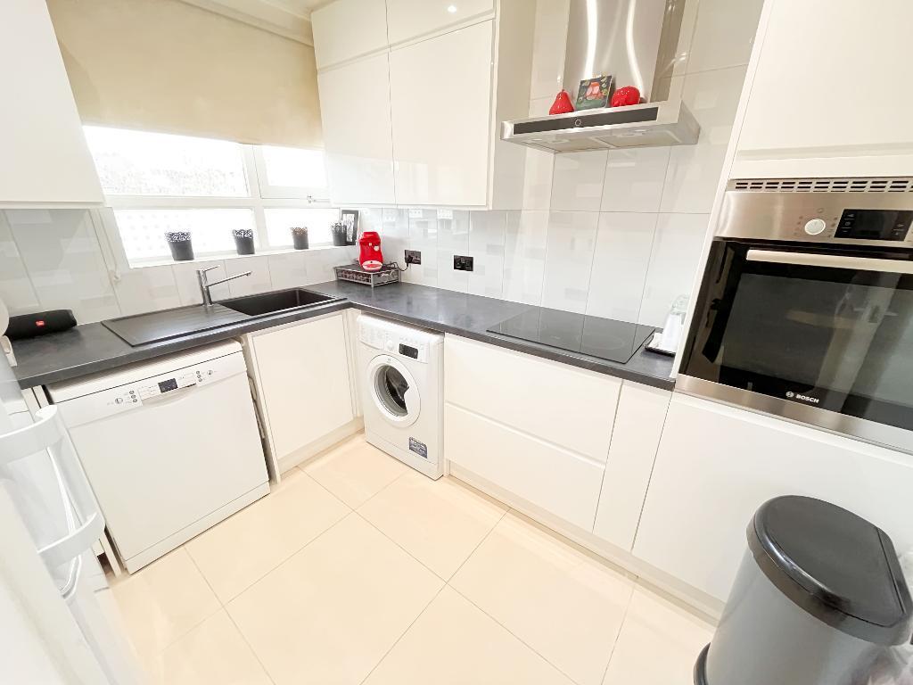 London WC1H 2 bed flat - £545,000