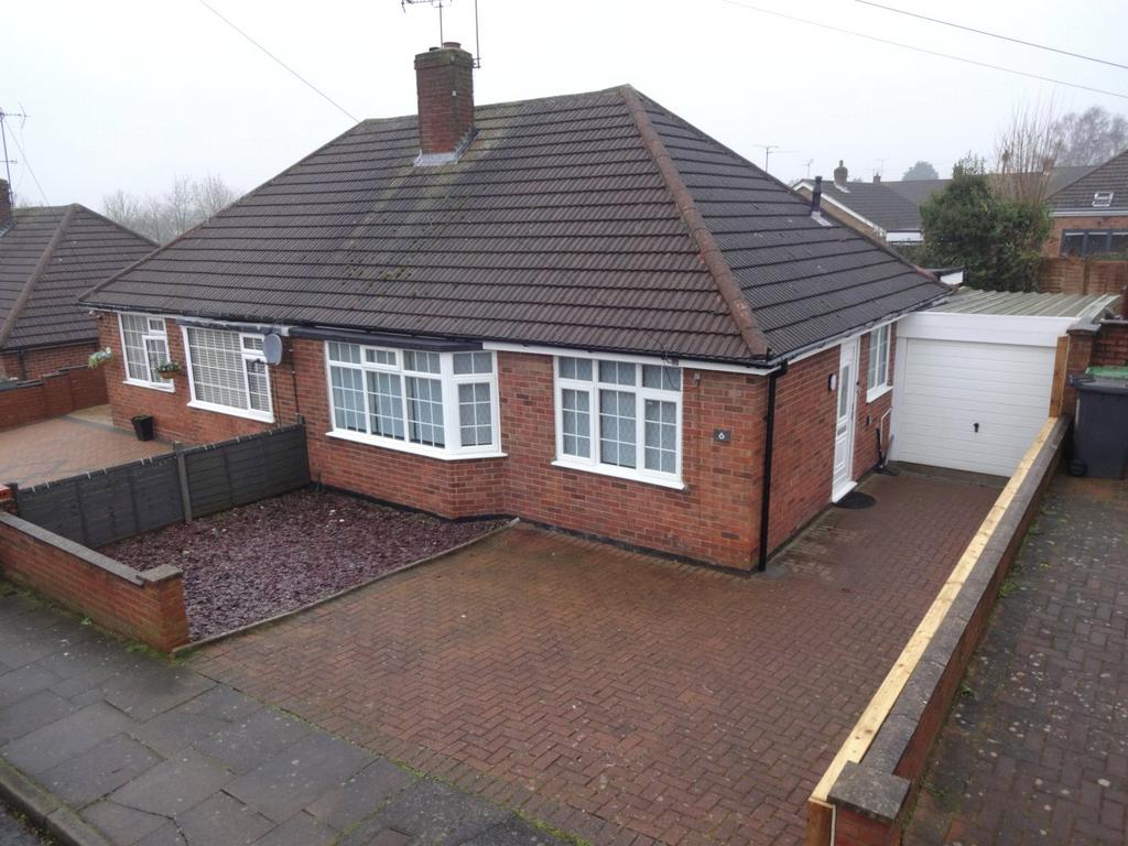 Canberra Gardens, Luton... 2 bed bungalow - £325,000
