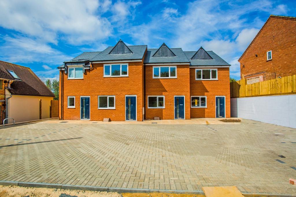 Templeman Place, Buckingham 2 bed terraced house for sale - £289,950
